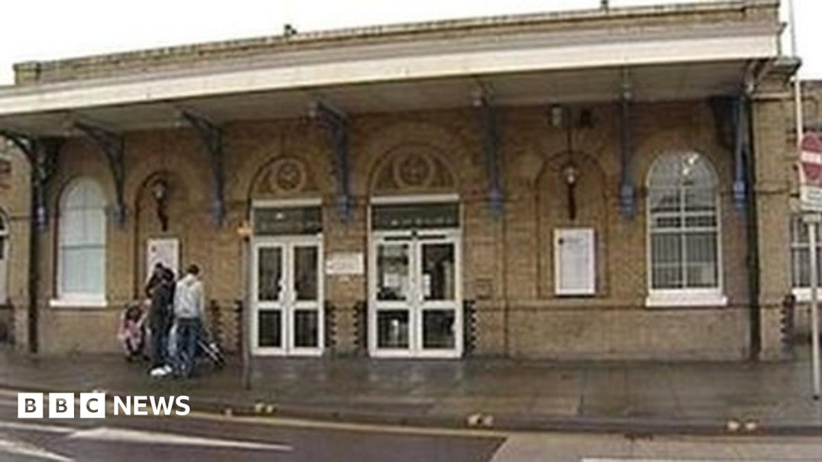 Lowestoft railway station's £1m interchange work - BBC News