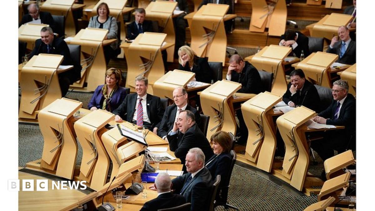 Committee to award honours for political service - BBC News