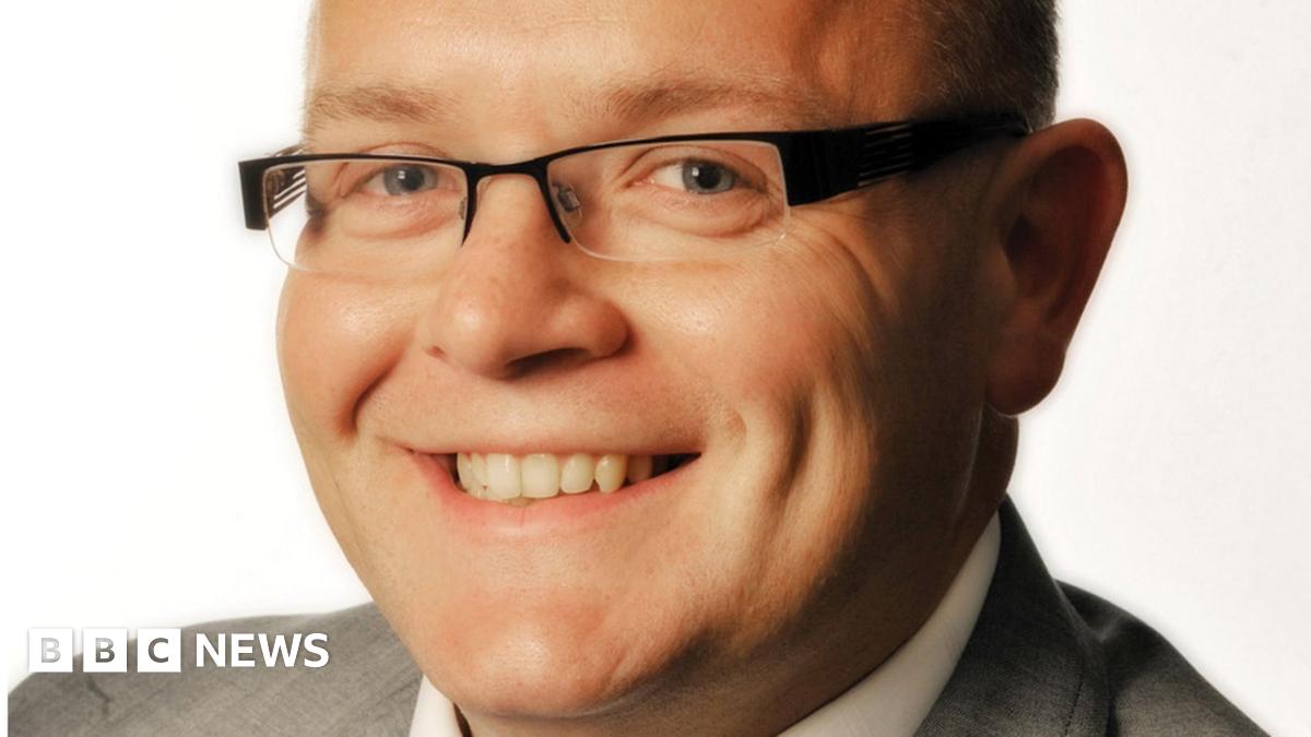 Pendle Council Conservative-Lib Dem deal brings new leader - BBC News