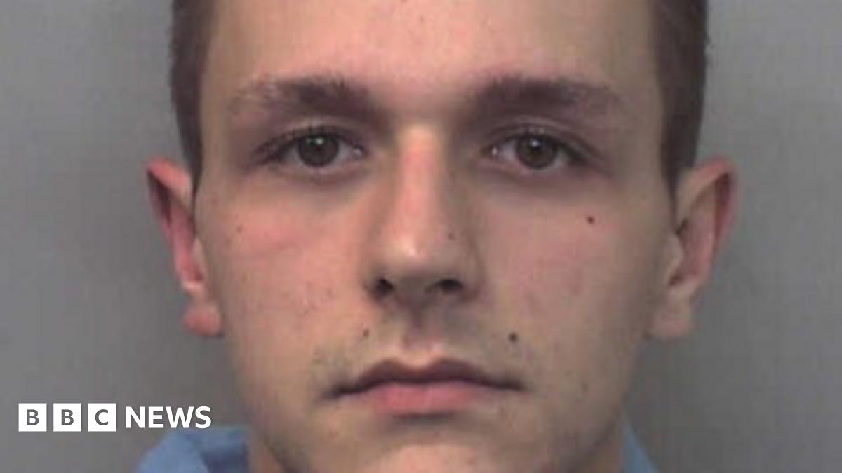 Facebook child sex abuser Ryan Chambers jailed - BBC News