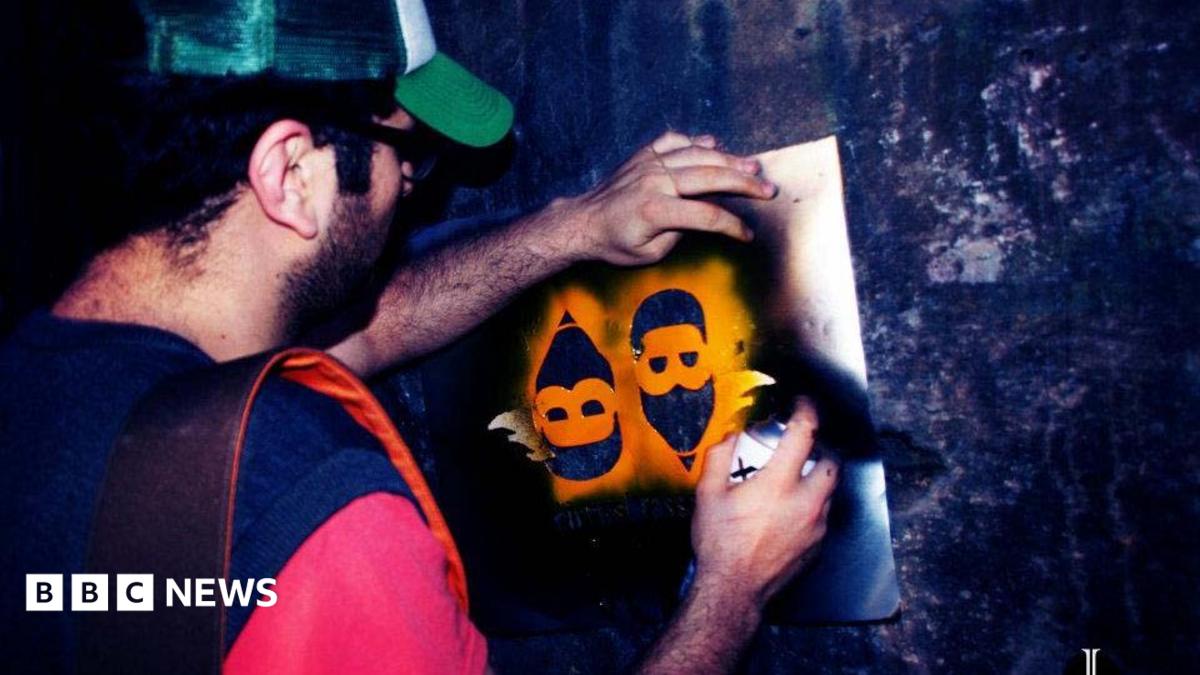 Beirut divisions over Syria emerge in graffiti - BBC News
