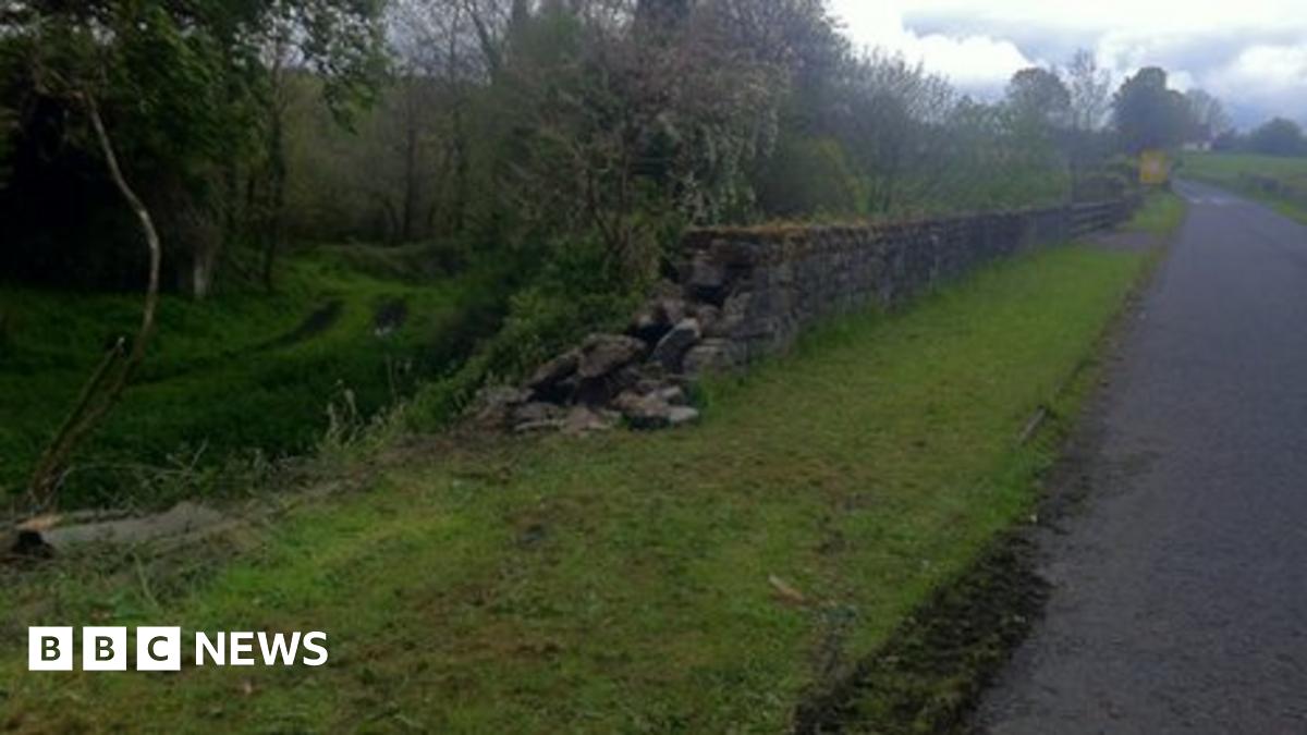 21-year-old woman dies following County Fermanagh crash - BBC News