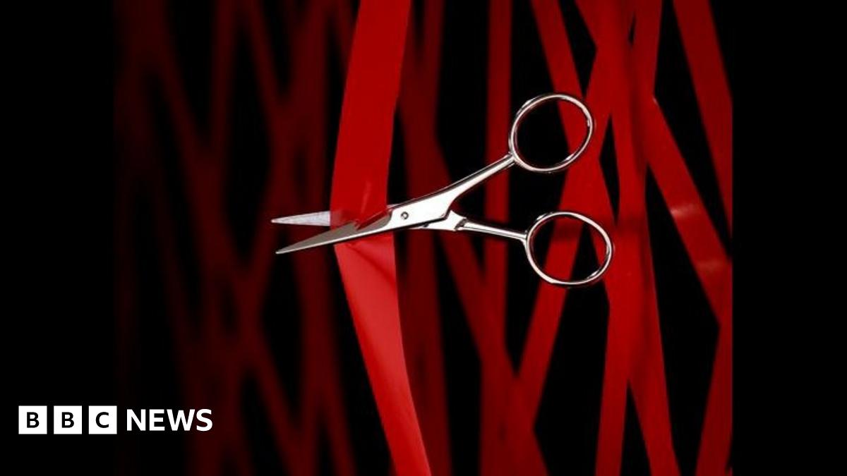 Beecroft 'red tape' report aims to boost growth - BBC News