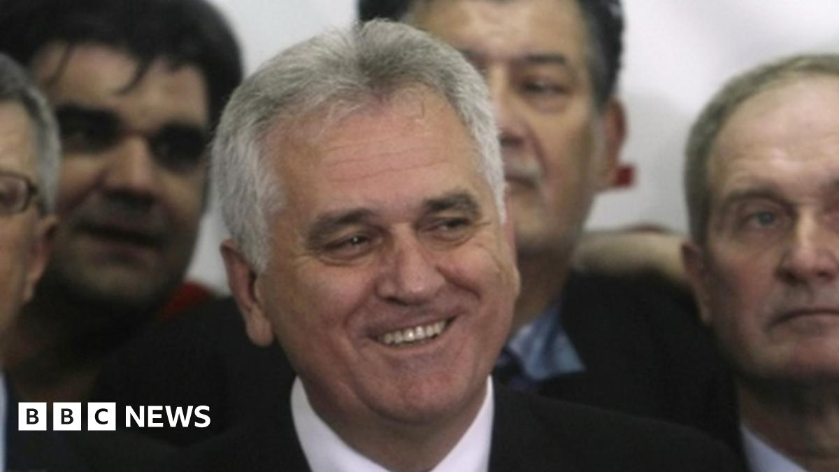 Tomislav Nikolic beats Boris Tadic in Serbia run-off - BBC News