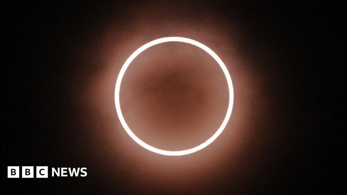 Millions witness Pacific 'ring of fire' eclipse - BBC News