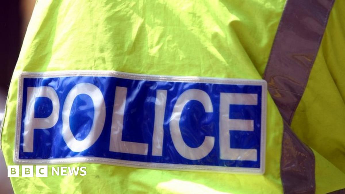 Men hurt in Stainforth police pursuit crash - BBC News