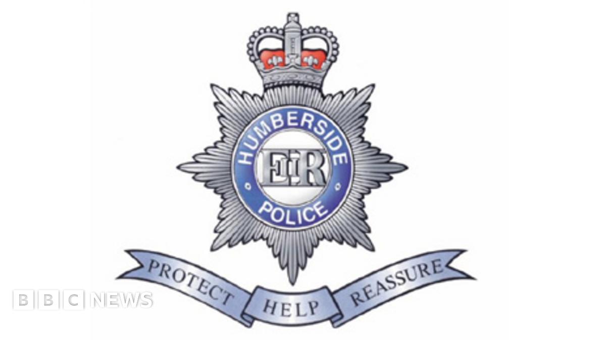 Prison absconder linked to second robbery - BBC News