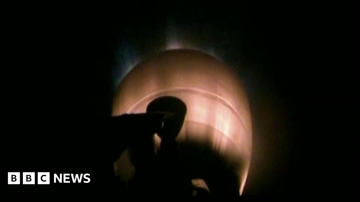 Nasa chief hails new era in space - BBC News