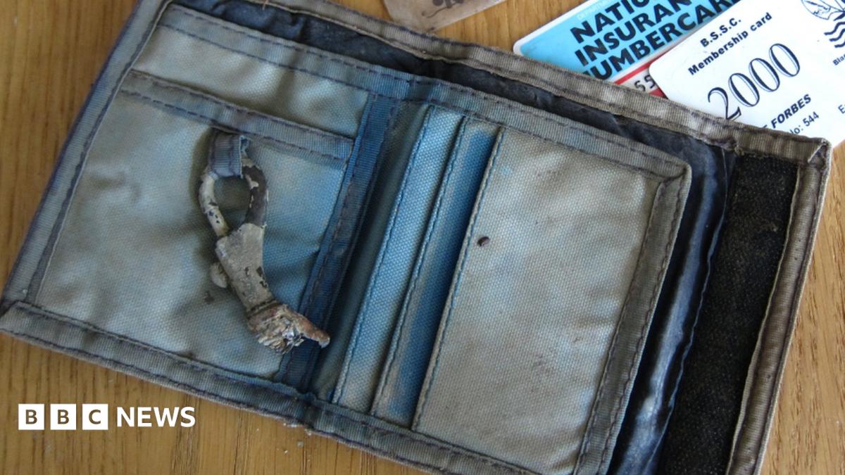 Wallet found 12 years after being lost in River Frome - BBC News