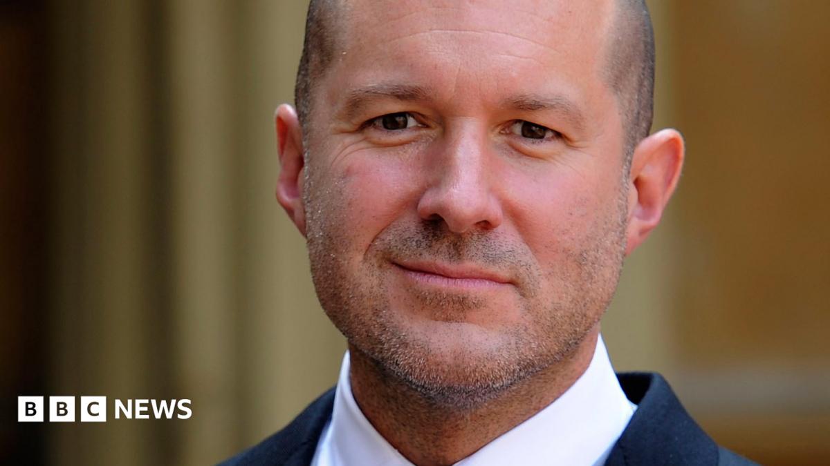 Apple's Sir Jonathan Ive reaffirms desire to stay at company - BBC News