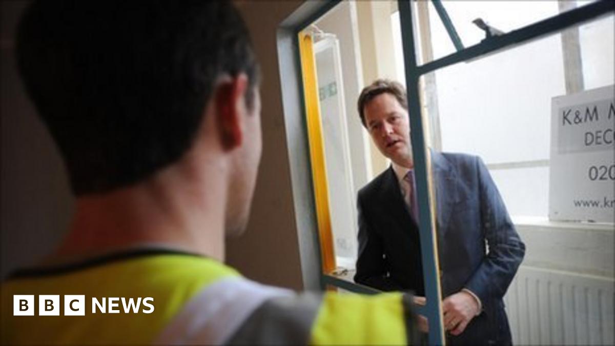 Neet figures: More young people without work - BBC News