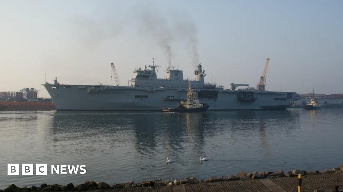 HMS Ocean arrives in Sunderland for special visit - BBC News
