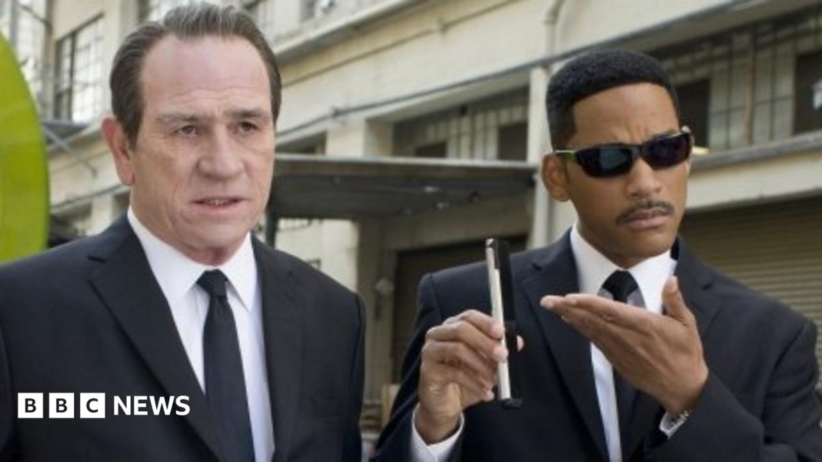 Will Smith returns with a blast in the past - BBC News