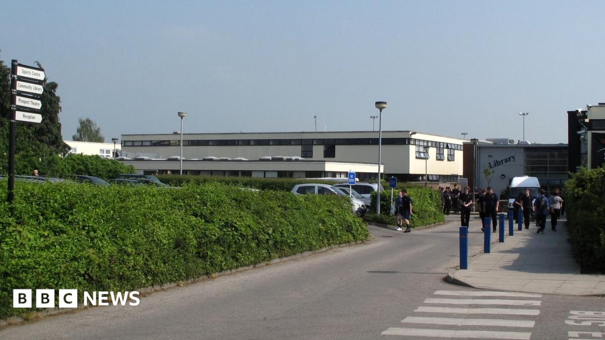 Suffolk high schools to be rebuilt in government scheme - BBC News