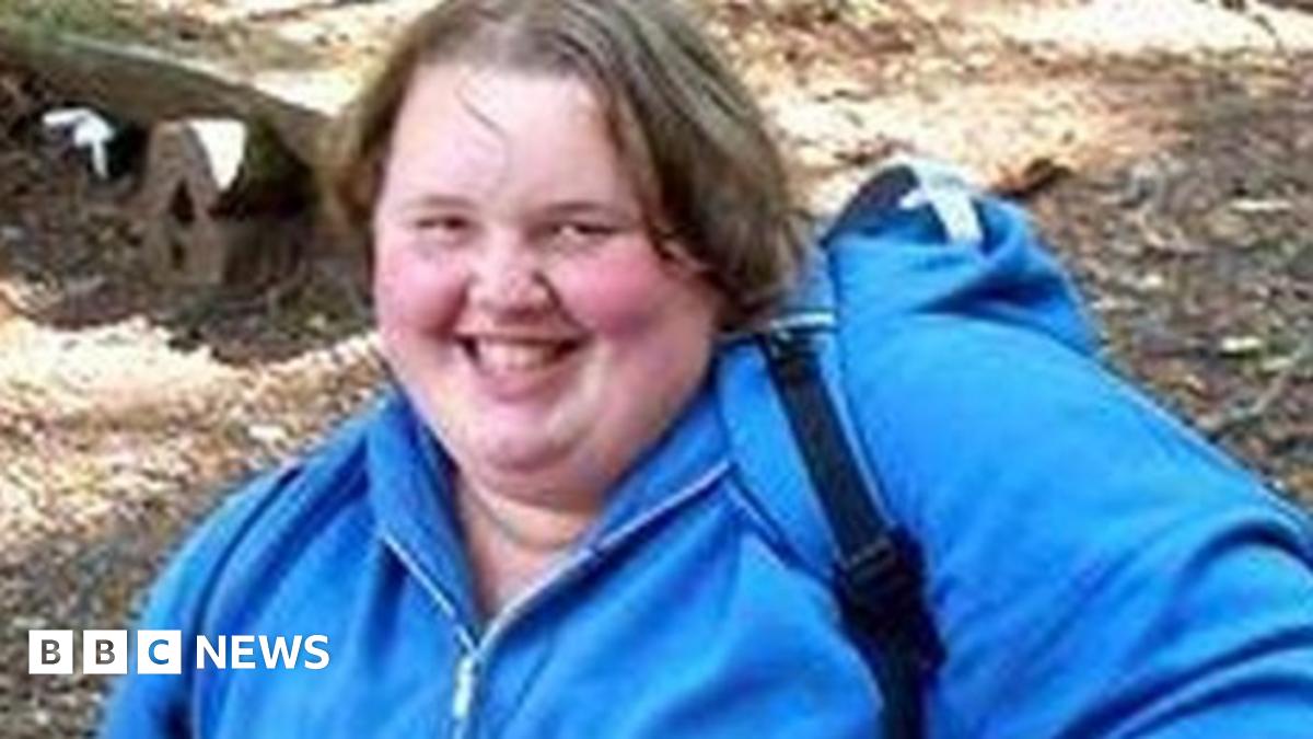 Obese Aberdare teenager Georgia Davis 'settled' in hospital - BBC News