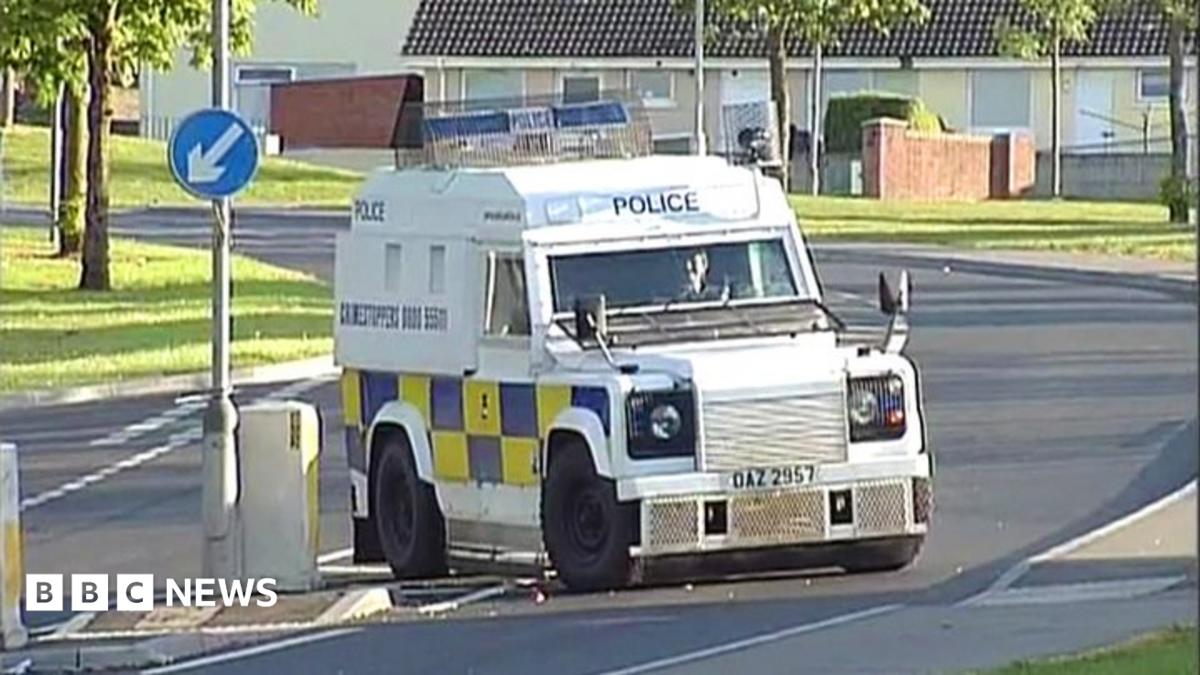 Police in Newry attacked with petrol bombs - BBC News