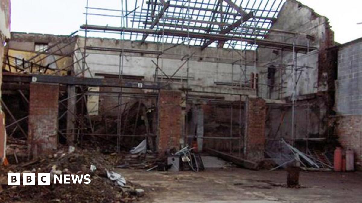 Ghulam Rasul 'reckless' over Sheffield building collapse - BBC News