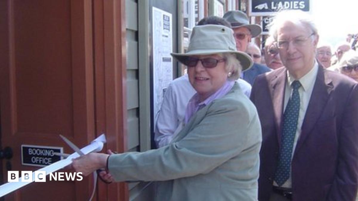 Restored Whitecroft Railway Station officially opened - BBC News