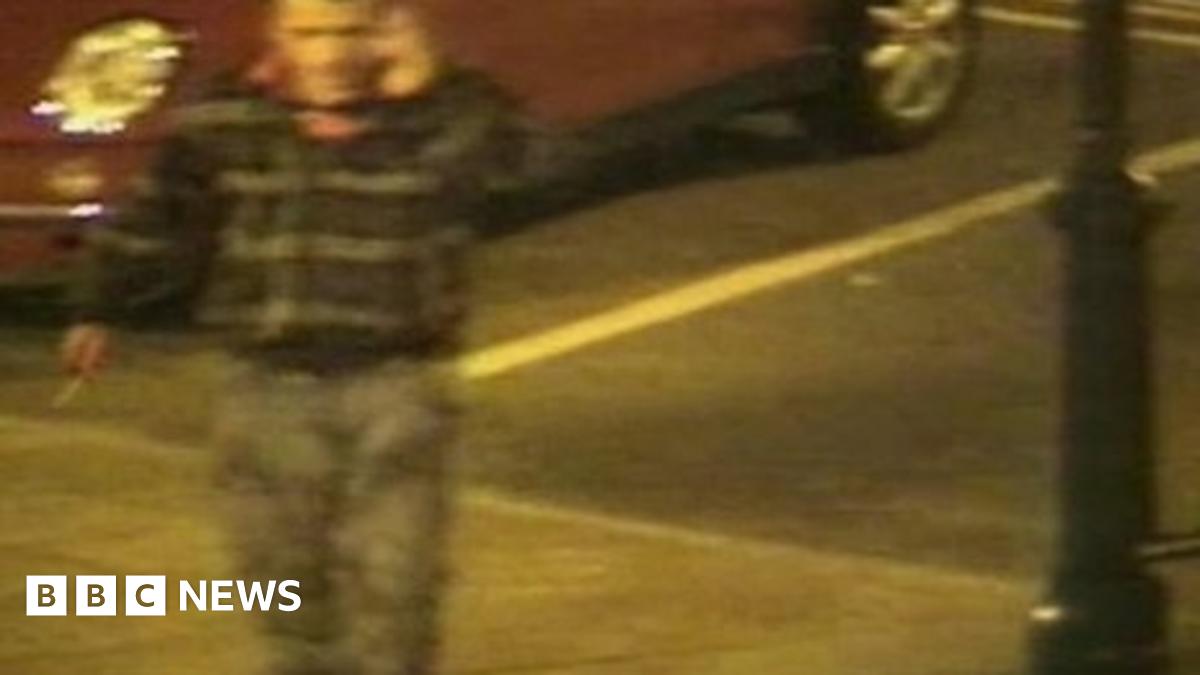 Thame murder suspect 'caught with knife and daughter' on CCTV - BBC News