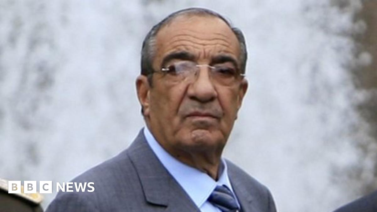Zakaria Azmi, aide to Egypt's Hosni Mubarak, jailed - BBC News