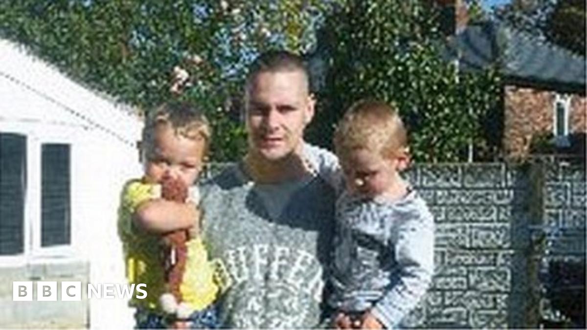 Mark Short death: Two men charged with pub murder - BBC News