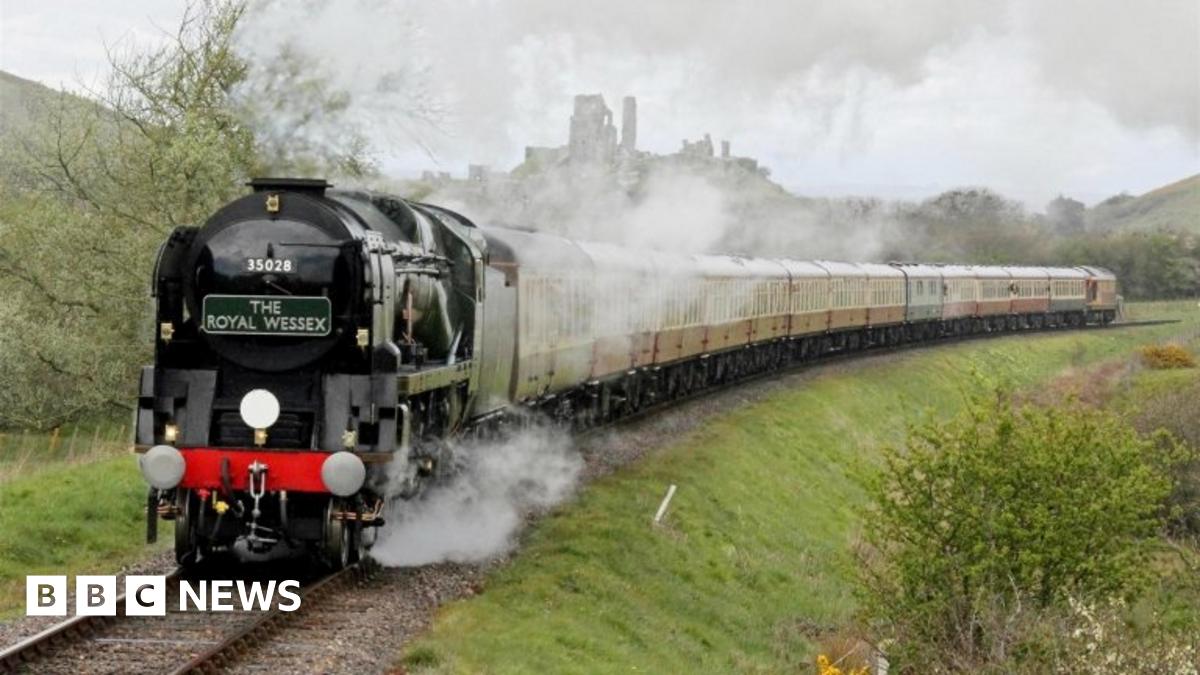 Swanage Railway steam train sparks cause fire - BBC News