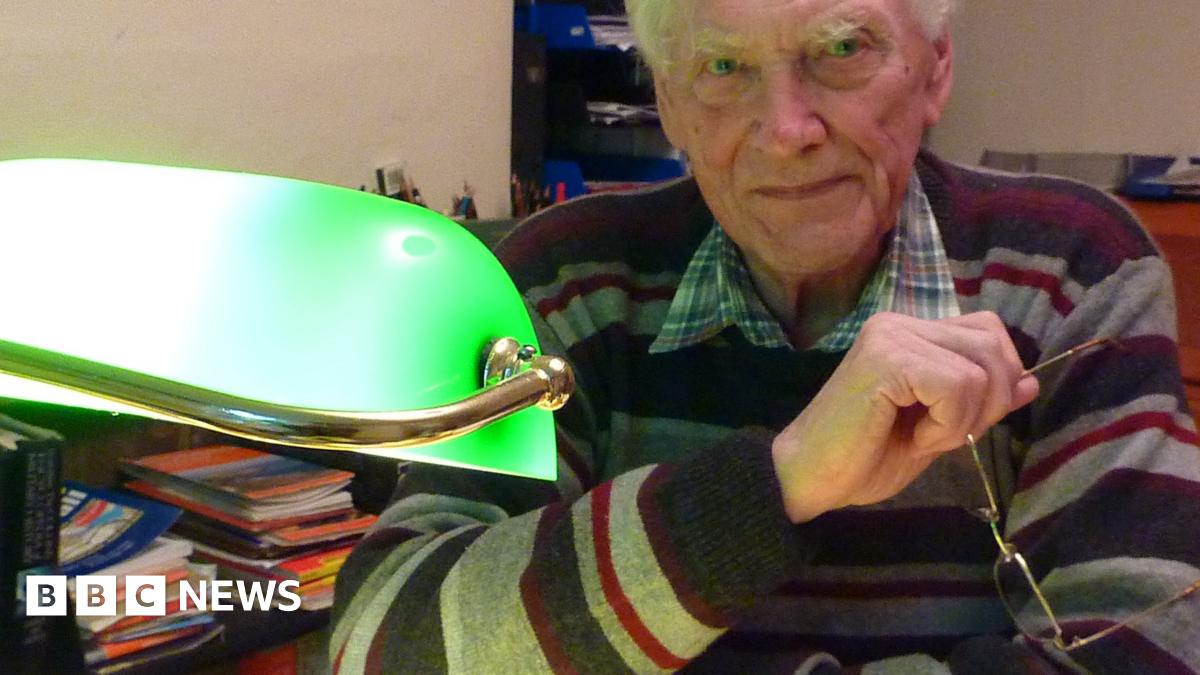 EV Thompson dies at Launceston home - BBC News