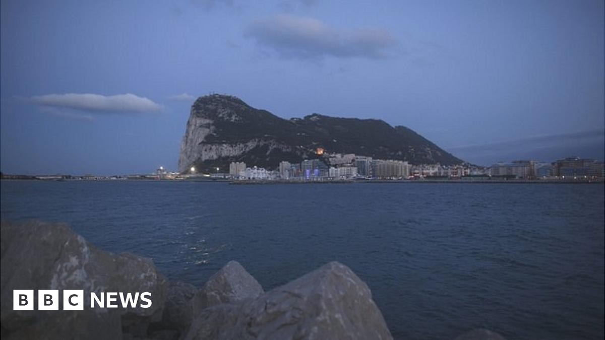 UK to protest to Spain over Gibraltar armed stand-off - BBC News