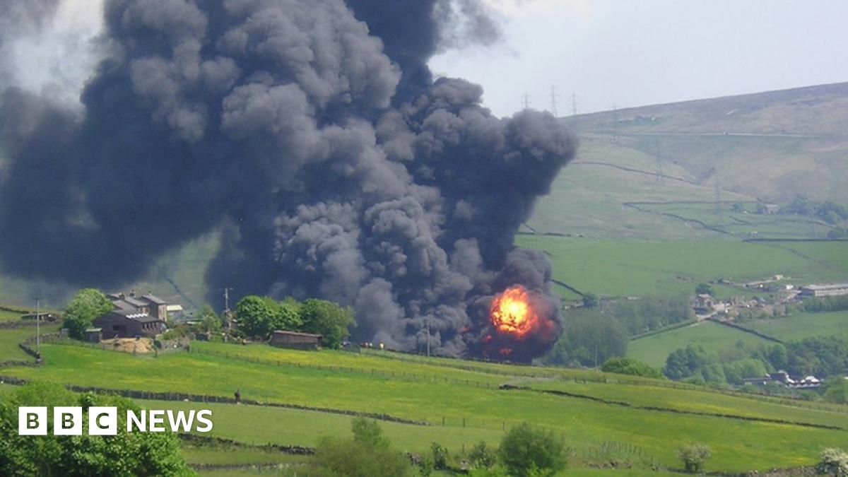 Littleborough mill solvent 'explosion' injures two - BBC News