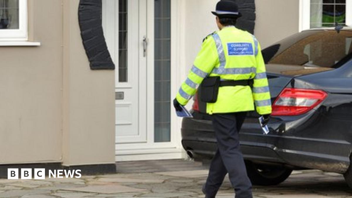 Met Police offer all crime victims home visits - BBC News