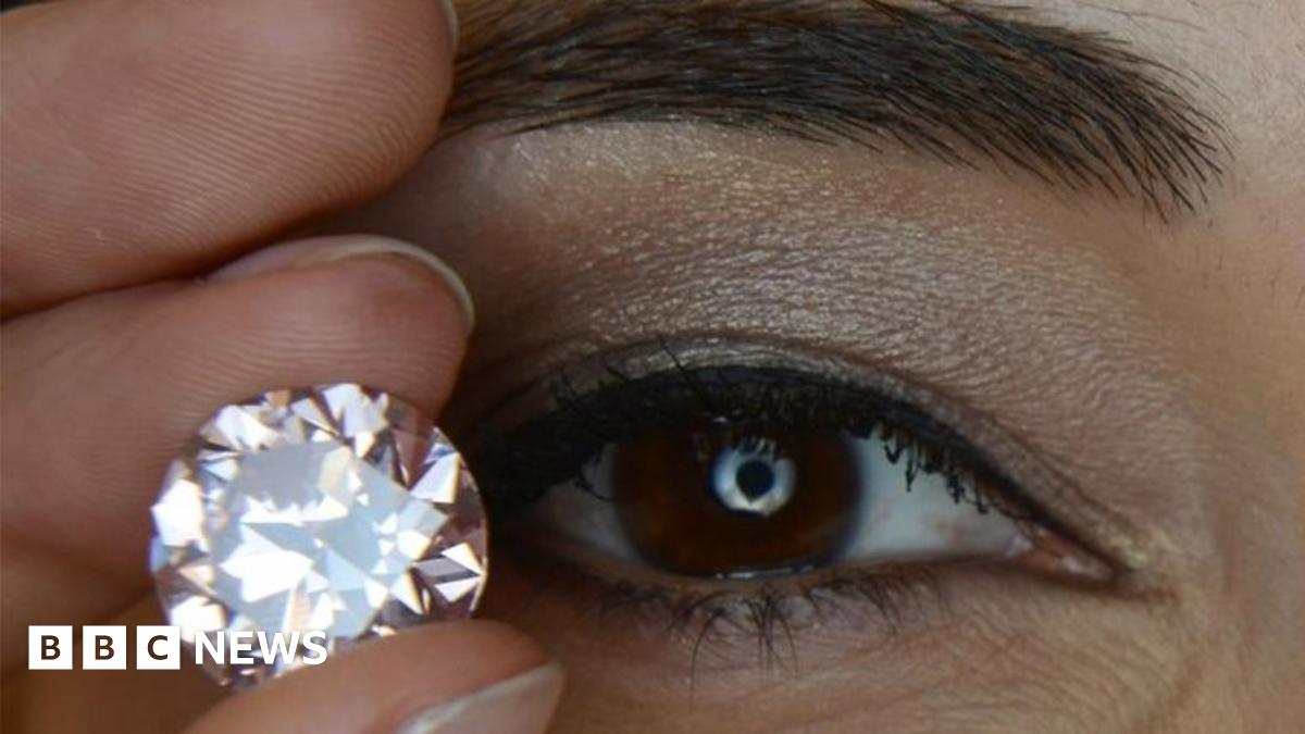 Rare Martian Pink diamond sold for $17.4m in Hong Kong - BBC News