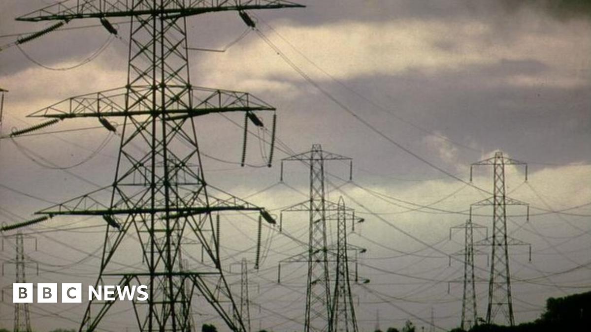 National Grid chooses pylons for Suffolk - BBC News