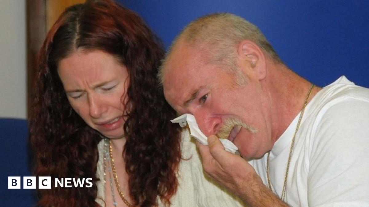 Derby fire deaths: Mick and Mairead Philpott in court - BBC News