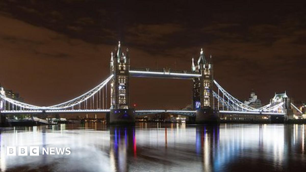 Diamond Jubilee: Tower Bridge gets new lighting - BBC News