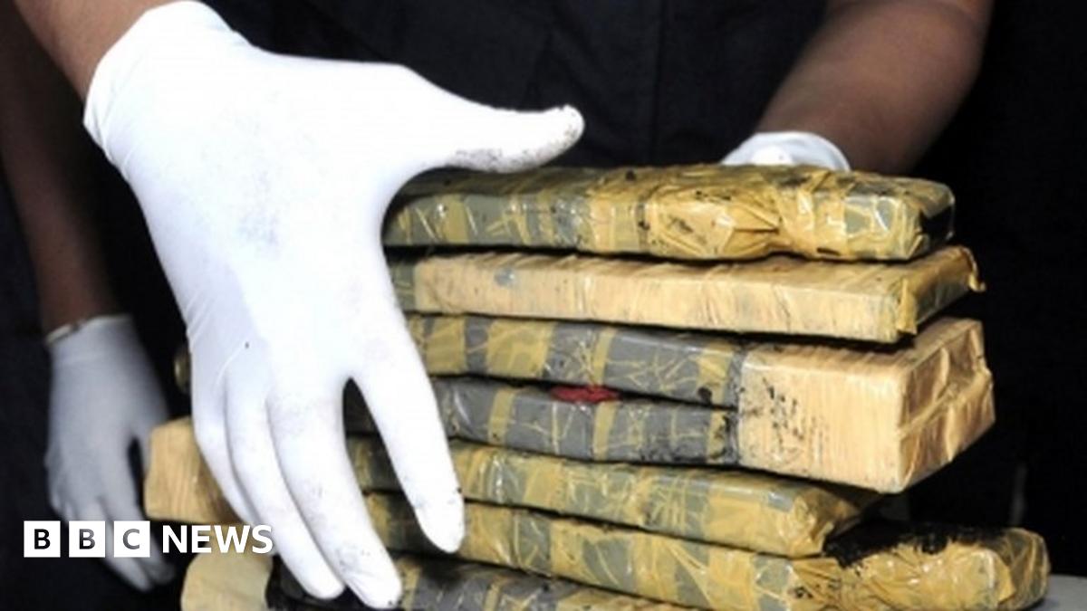 Bali drug arrest Britons to remain in custody - BBC News