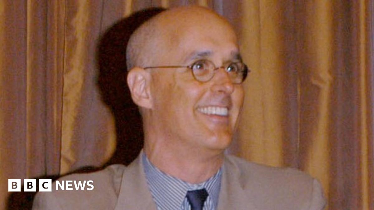 Ellen DeGeneres pays tribute to producer Jim Paratore - BBC News