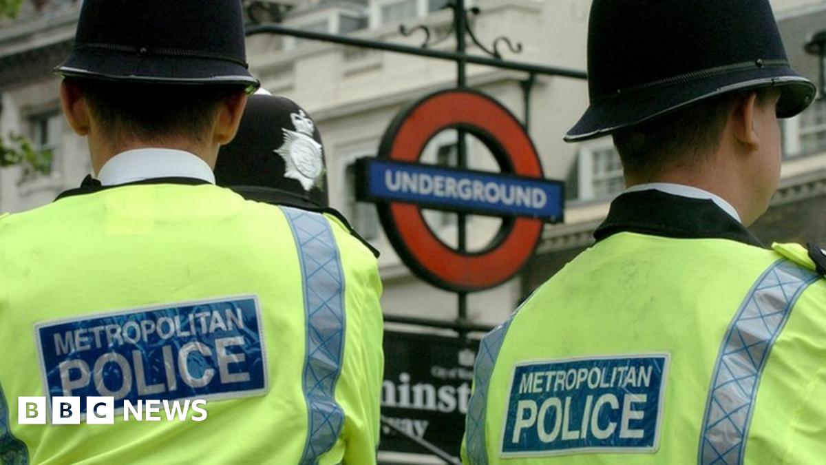 Metropolitan Police failings over race complaints - BBC News