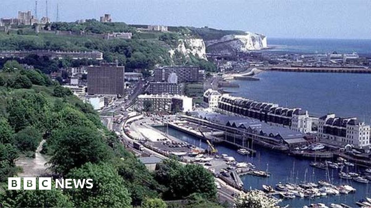 Dover Regatta cancelled after council funding cut - BBC News