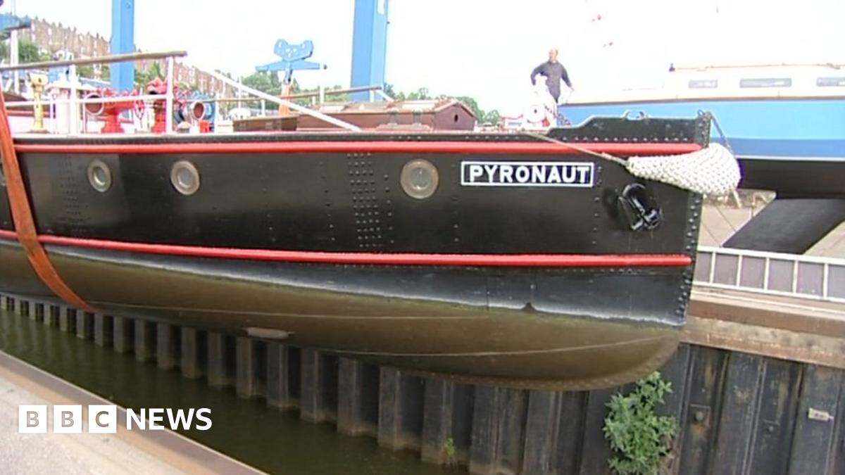Diamond Jubilee: Bristol Pyronaut boat joins flotilla - BBC News