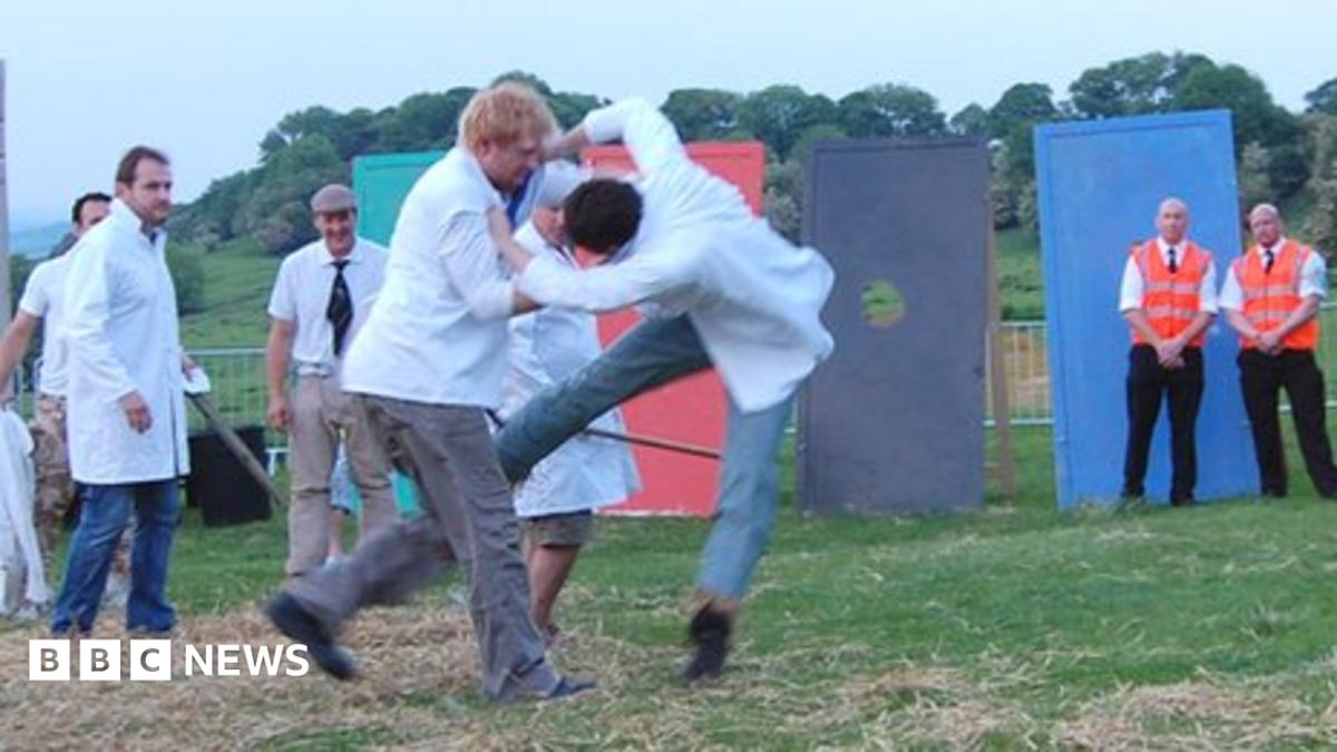 Cotswold Olimpicks celebrates 400th year - BBC News