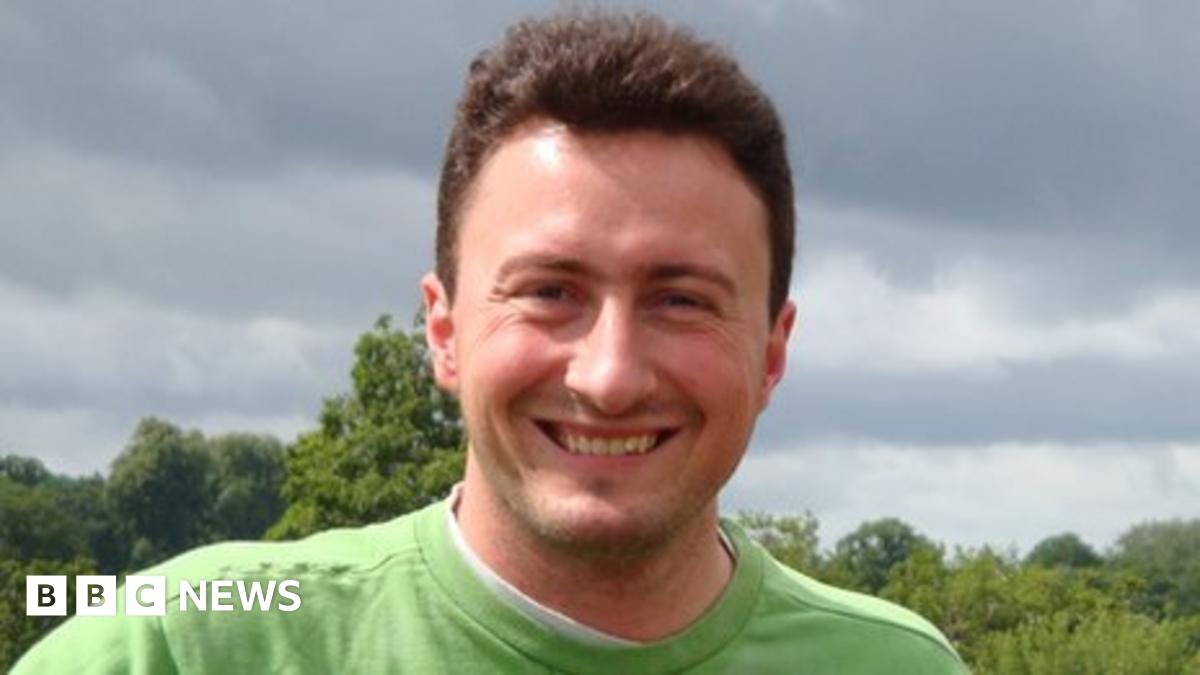 Plamen Petkov honoured for West Wittering beach rescue - BBC News