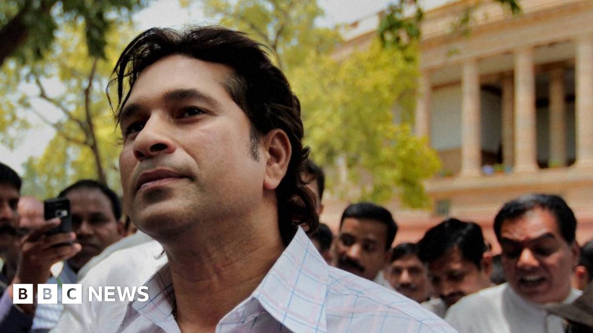 Sachin Tendulkar takes oath as Indian MP - BBC News