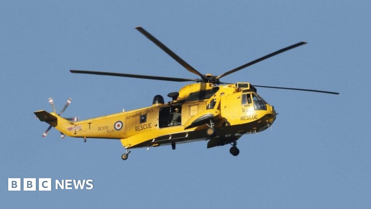 Sailors rescued from yacht in storm - BBC News