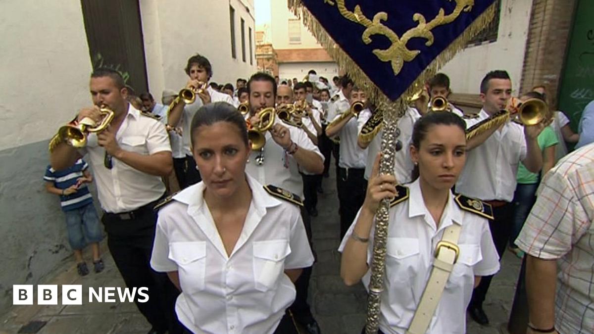 Spain: Simmering anger in Seville - BBC News