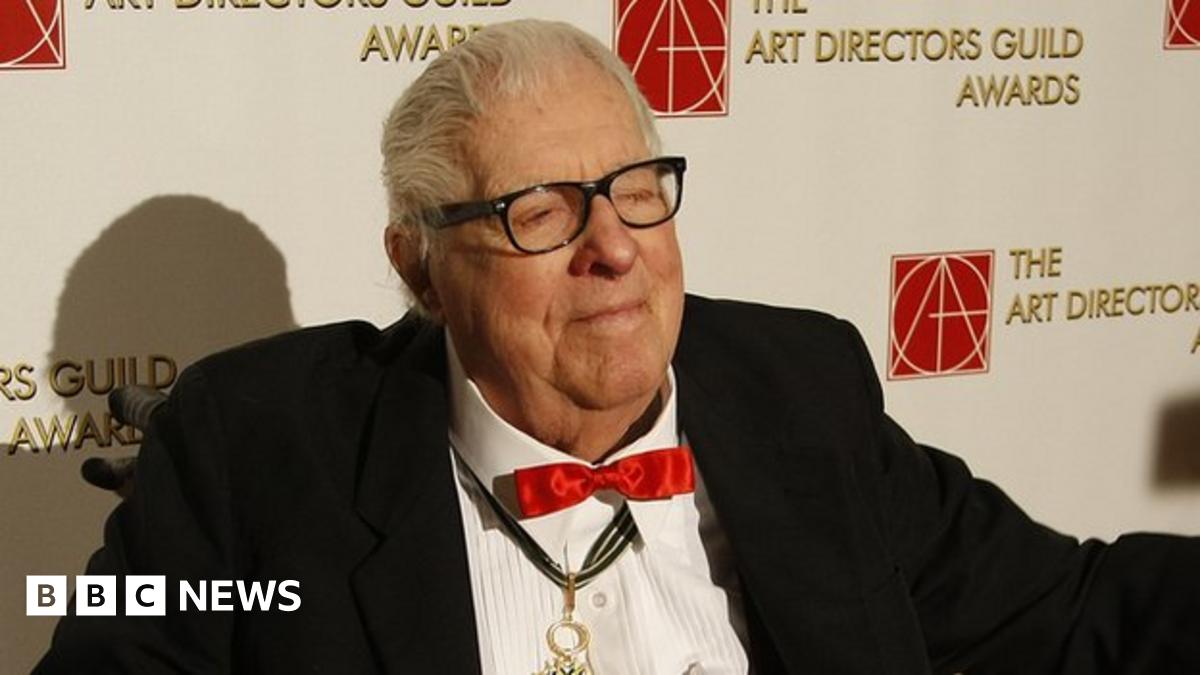 Author Ray Bradbury dies, aged 91 - BBC News