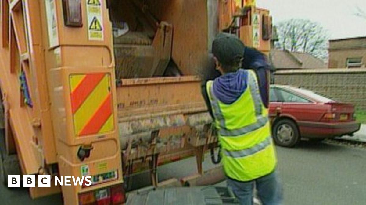 Bin collection times change in Scarborough delayed - BBC News