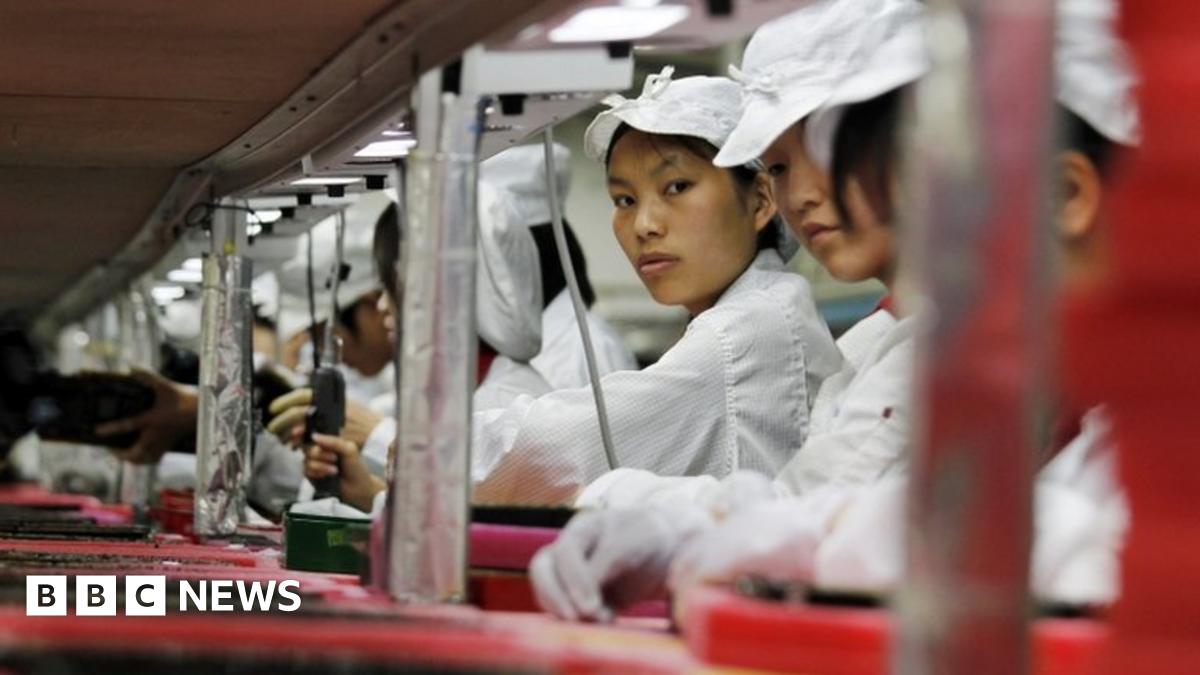 China Foxconn workers riot at Chengdu restaurant - BBC News