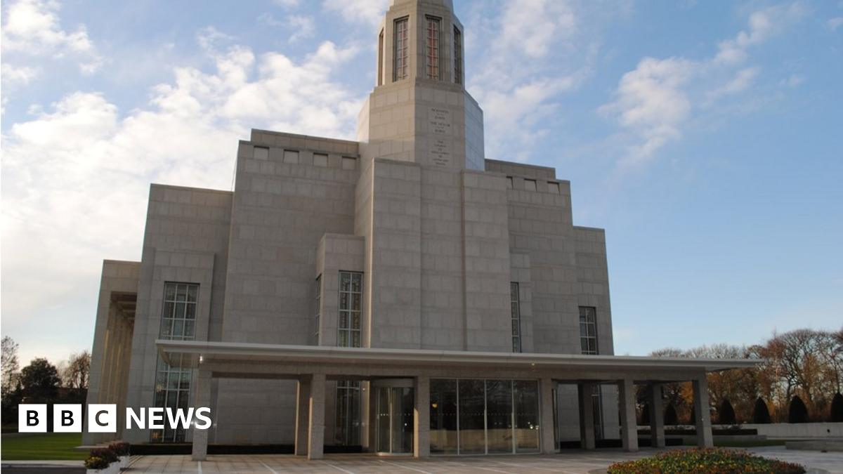 Chorley Mormon Temple hosts pageant to mark anniversary - BBC News
