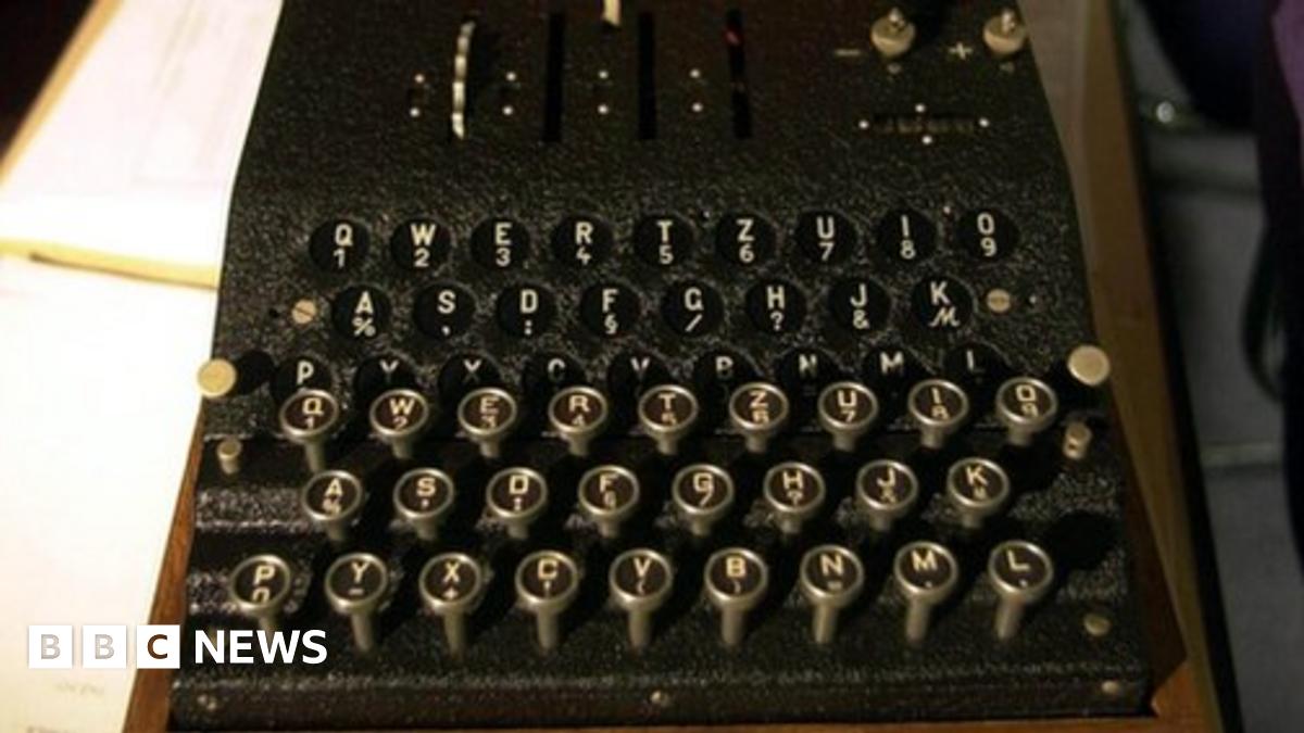 Enigma machine used at Cheltenham Science Festival - BBC News