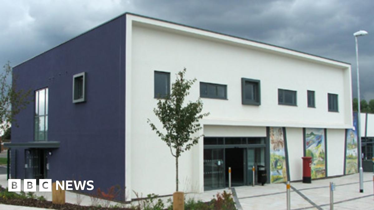 Sutton Hill residents mark final phase of £7m regeneration - BBC News